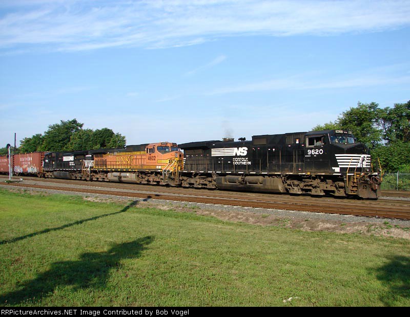 NS 9620 & BNSF 4602